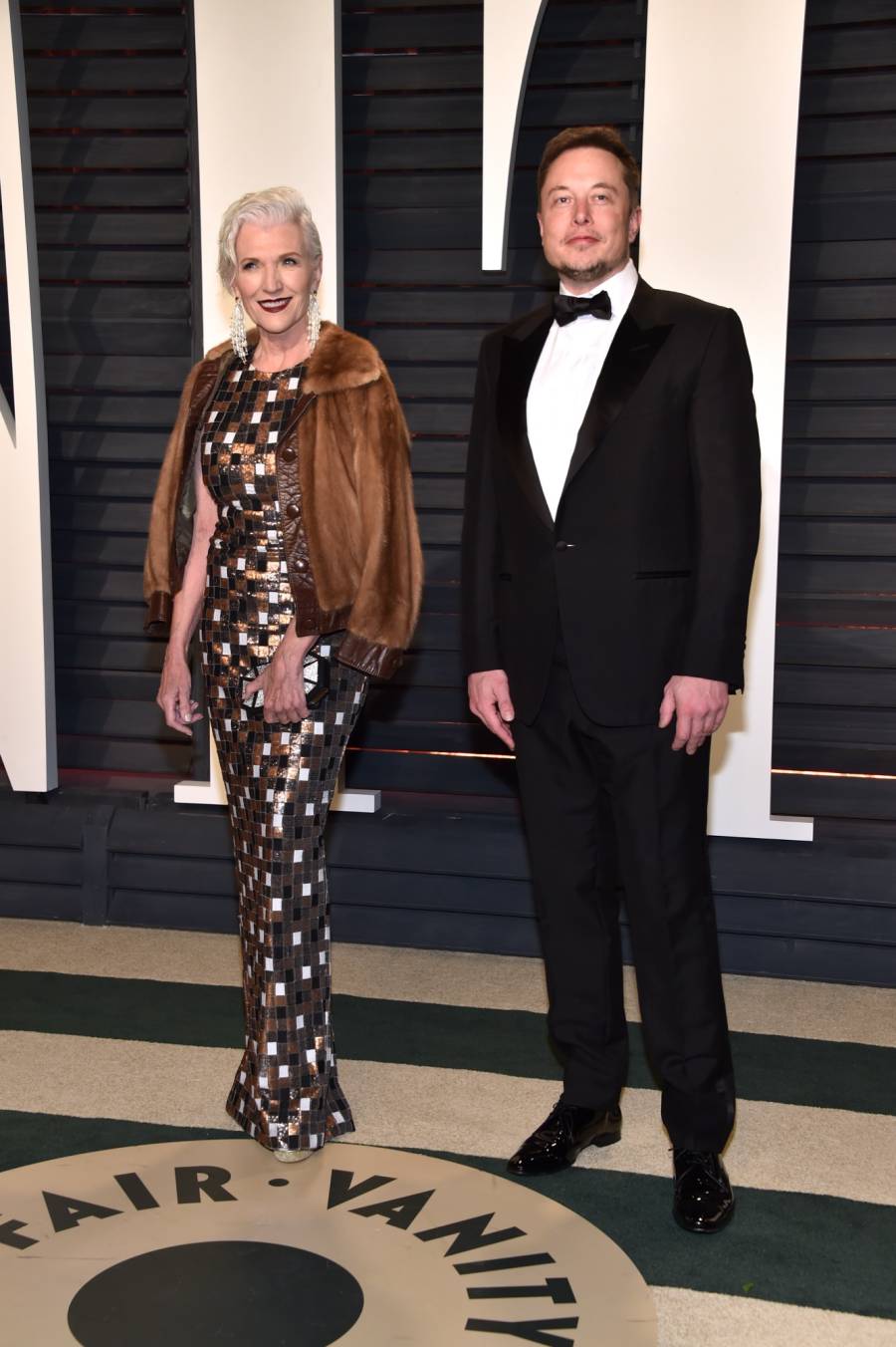 Elon Musk's Mom Defends Him Against Criticism and 'Extreme Negativity ...