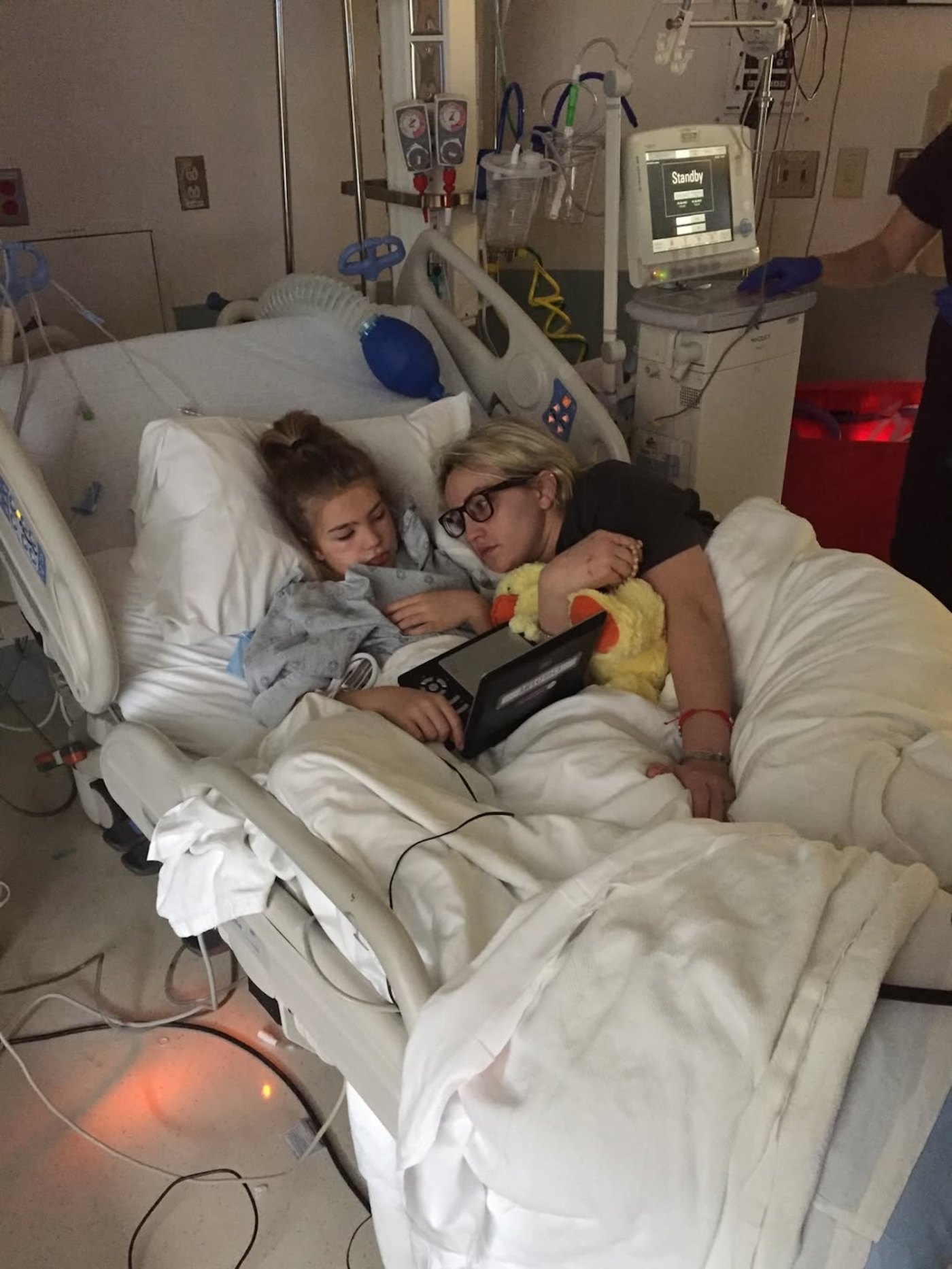 Jamie Lynn Spears Marks 9th Anniversary of Daughter's Near-Fatal ...