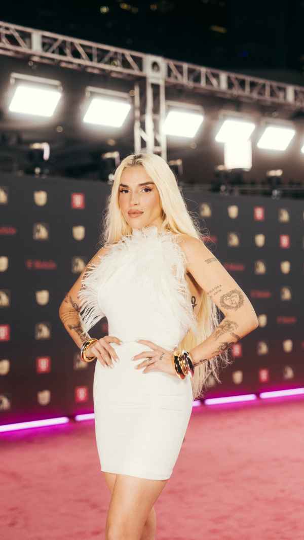 Elena Rose revela su rutina para lucir bella en Premio Lo Nuestro 2026 ...