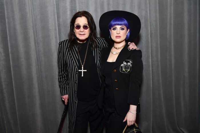 Kelly Osbourne visita el lugar de descanso final de Ozzy Osbourne
