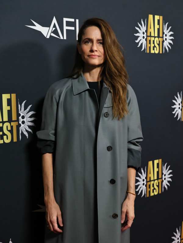 How Amanda Peet's Kids Reacted to Breast Cancer Diagnosis