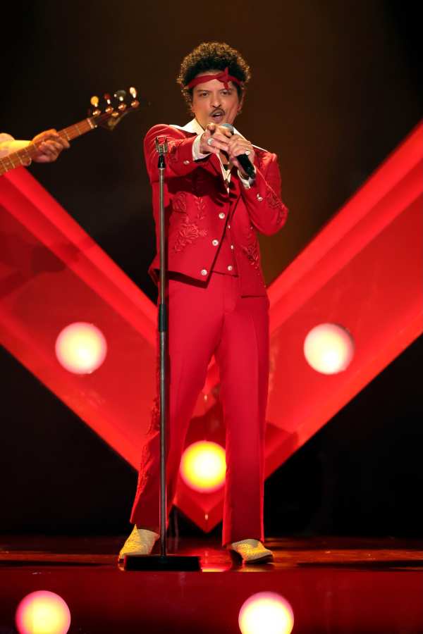 Bruno Mars Reacts to Claim He 'Liked' Taylor Swift Diss Post