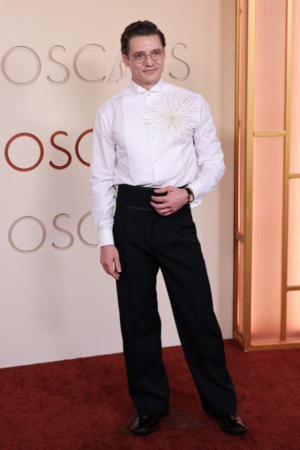Pedro Pascal Shows Up to 2026 Oscars With a Shaved Face