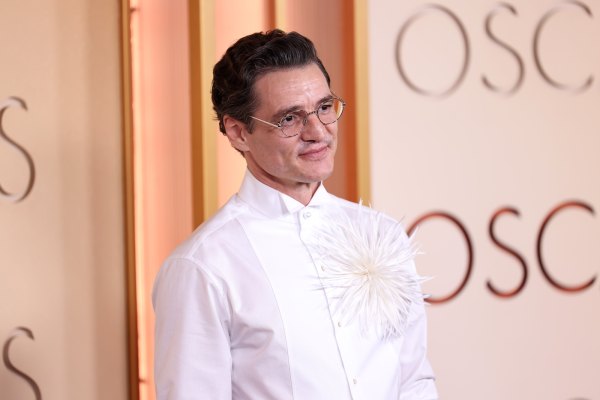 Pedro Pascal se presenta en los Premios Óscar 2026 afeitado