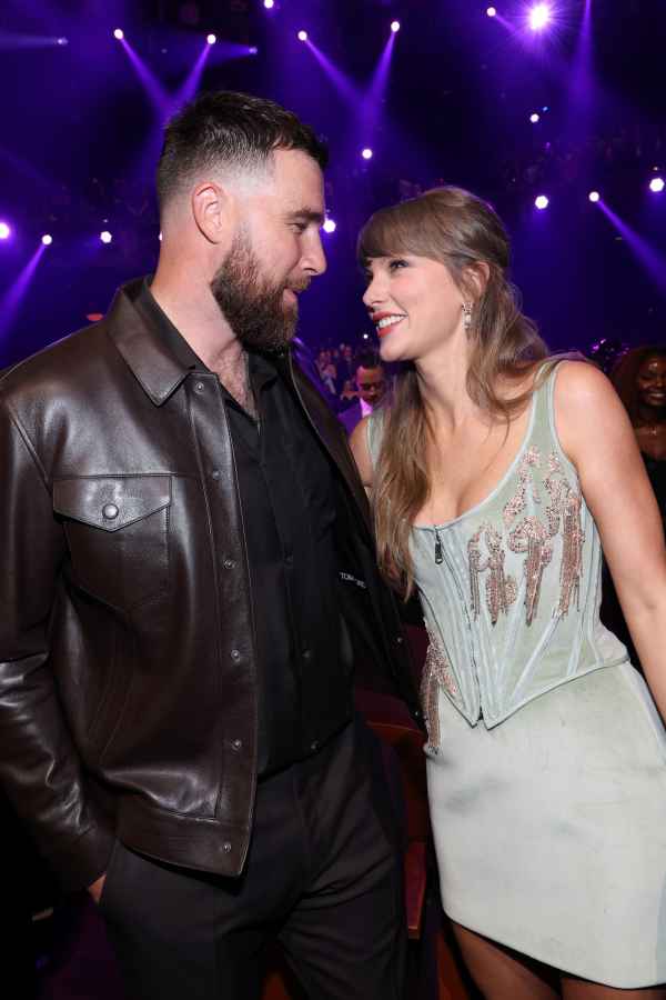 Taylor Swift, Travis Kelce Attend iHeartRadio Music Awards