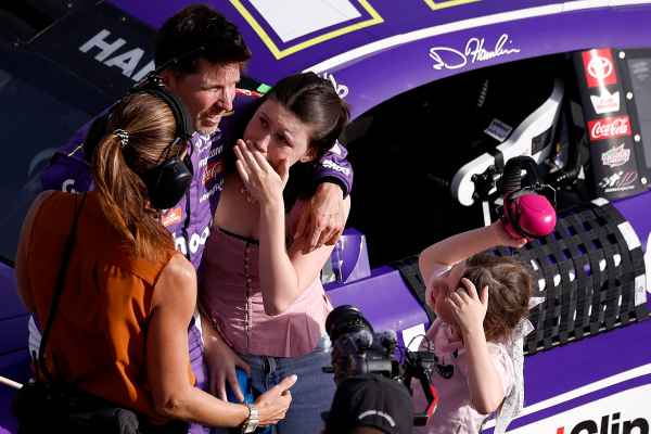 Denny Hamlin Wins First NASCAR Race Since Father’s Death