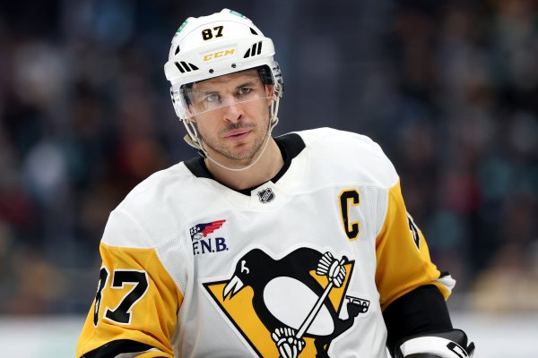Sidney Crosby Photobombs Couple's Surprise Proposal