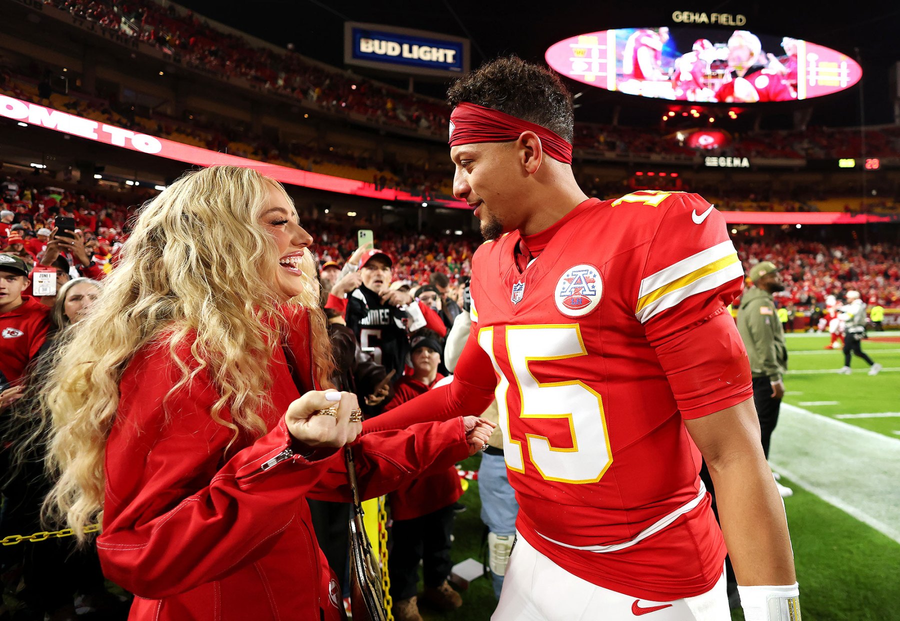 Patrick Mahomes Shows Scar on Knee Months After ACL Surgery
