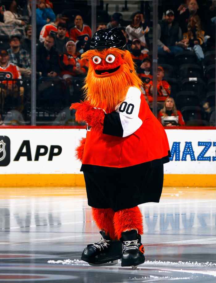 Gritty Sneaks Up on Toddler at a Flyers Game, Gets Smacked