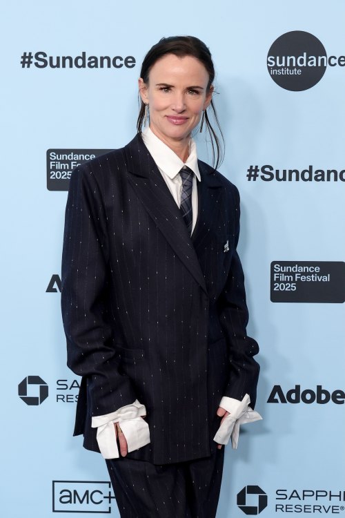 Why Juliette Lewis Sells T-Shirts Featuring Teenage Mugshot
