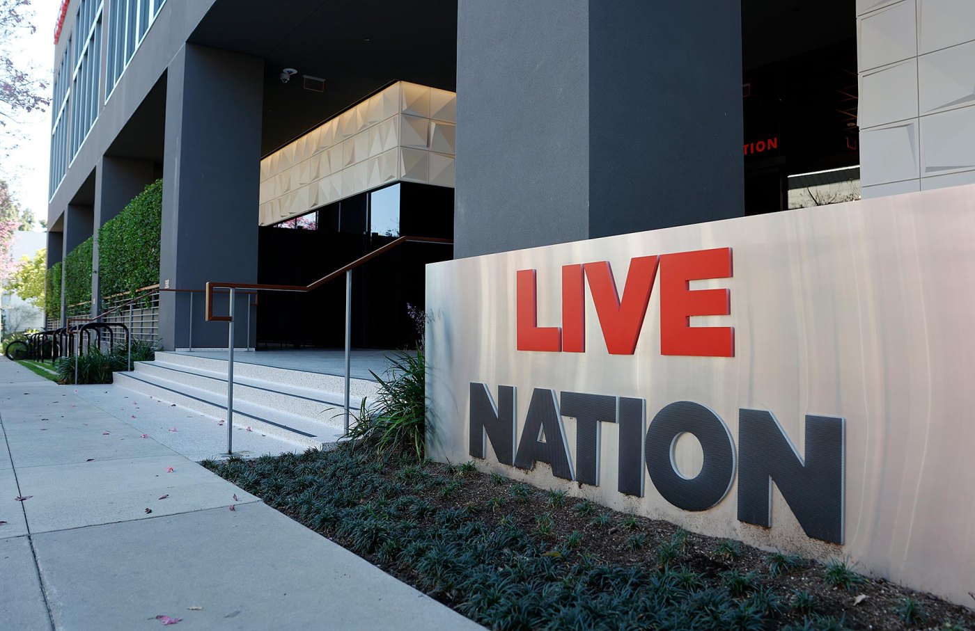 Live Nation y Ticketmaster cobraron de más a los fans por conciertos