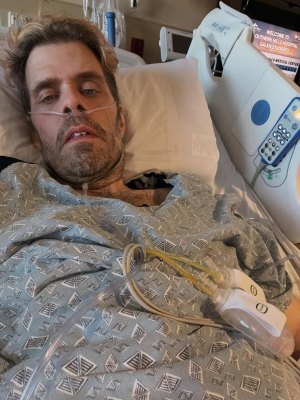 Perez Hilton Breaks Down in Tears After Hospital Release