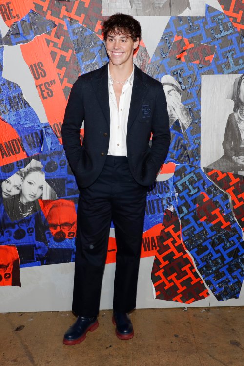 Noah Beck Returns to Instagram Amid Family Scandals