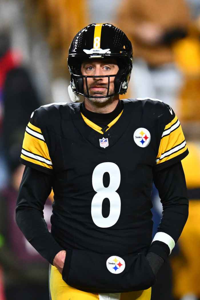 Aaron Rodgers Sports Wedding Ring Amid Intrigue About Wife