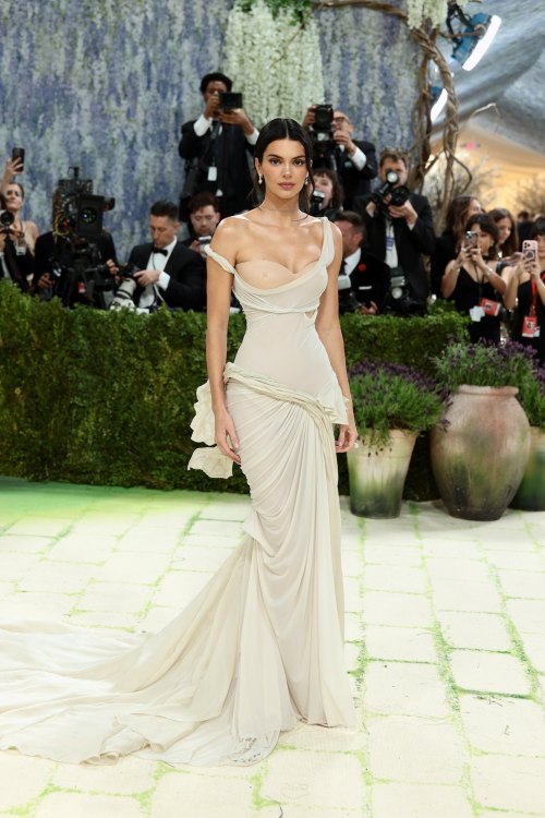 Kendall Jenner Shows Off Met Gala 2026 Red Carpet Look
