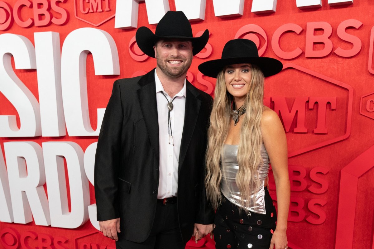 Lainey Wilson Marries Devlin Duck Hodges Inside Ceremony