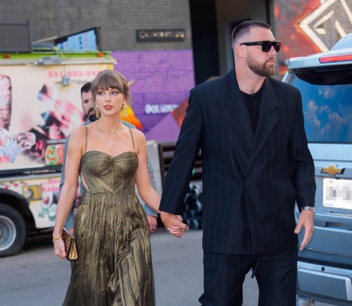 Taylor Swift Fans Think She's Hinting at 13th Album