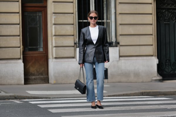 London Rich Moms Are Wearing Straight-Leg Jeans in 2026
