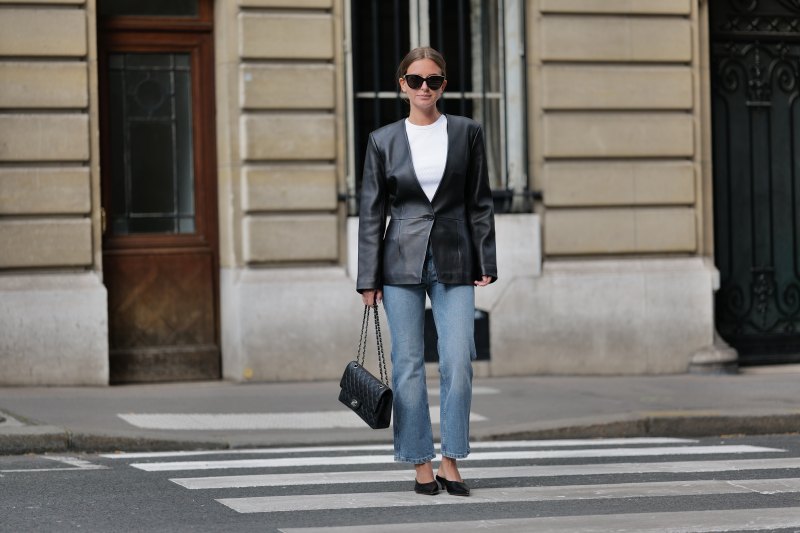 London Rich Moms Are Wearing Straight-Leg Jeans in 2026