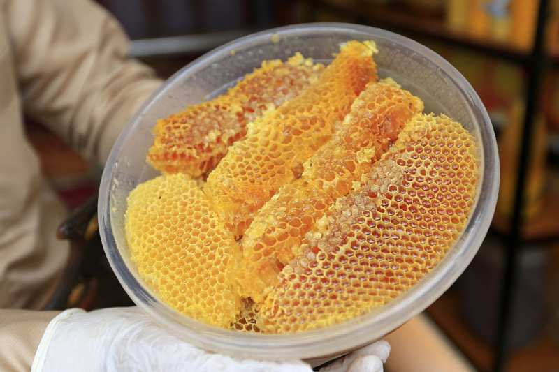 Honey Perfume Is 2026’s Biggest Fragrance Trend: 8 Scents to Try