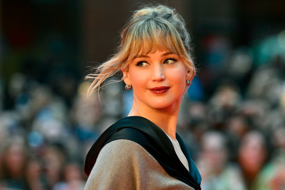 Jennifer Lawrence's Summery Slip-on Shoes Elevate Any Outfit