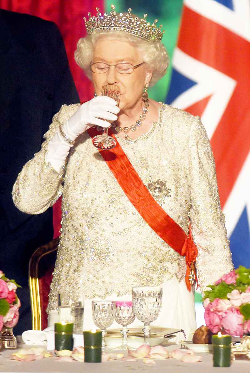 Queen Elizabeth II Has Four Alcoholic Drinks Every Day | Us Weekly