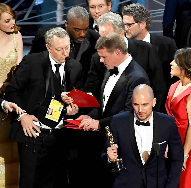 PwC Partner Tweeted Pic With Emma Stone Minutes Before Oscars Mix-Up ...