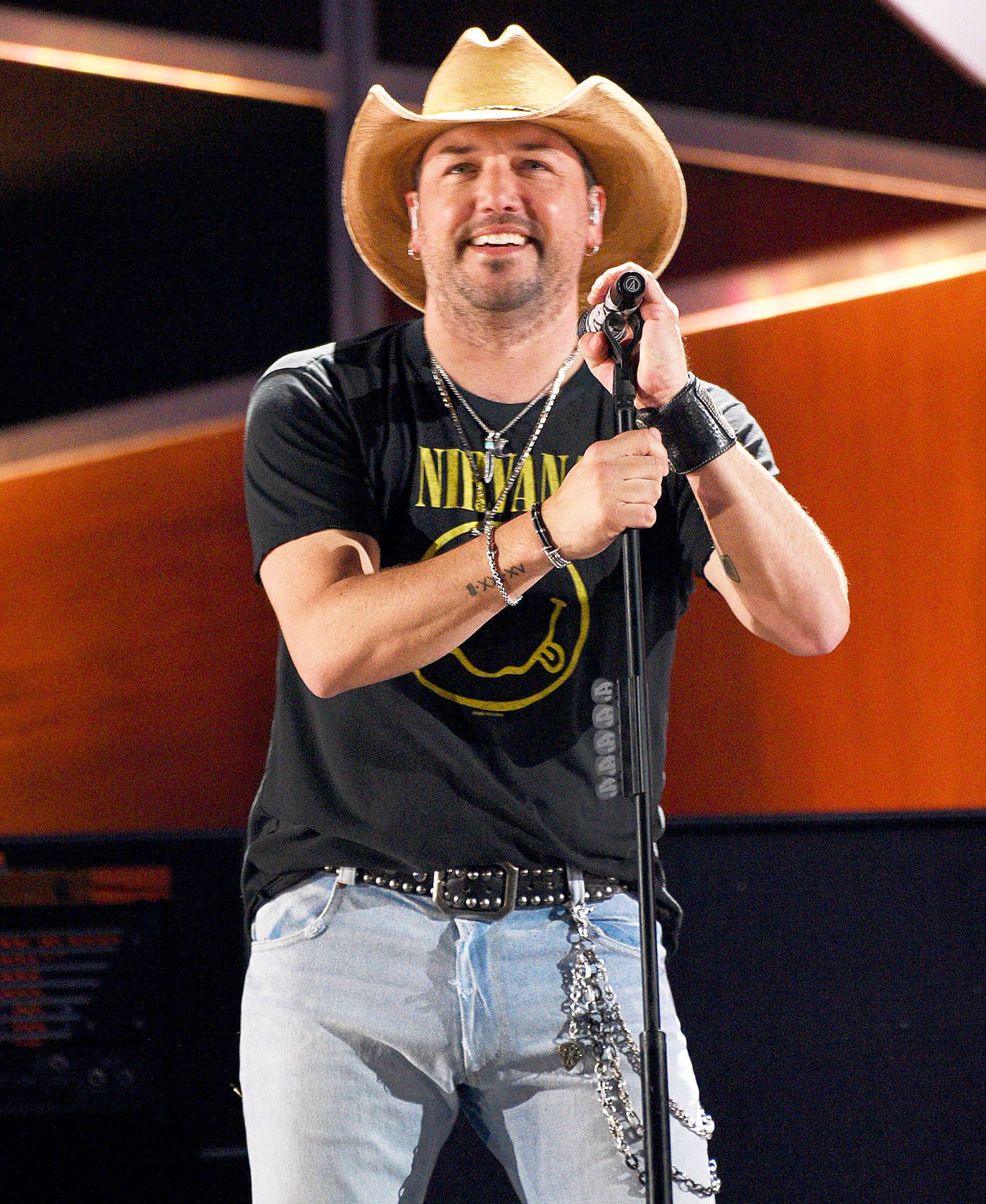 Jason Aldean Calls for Unity After Las Vegas Shooting | Us Weekly
