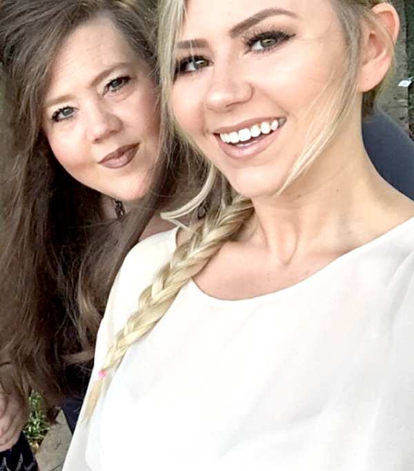 This Mom Won Halloween With Her ‘Head in Freezer’ Costume | Us Weekly