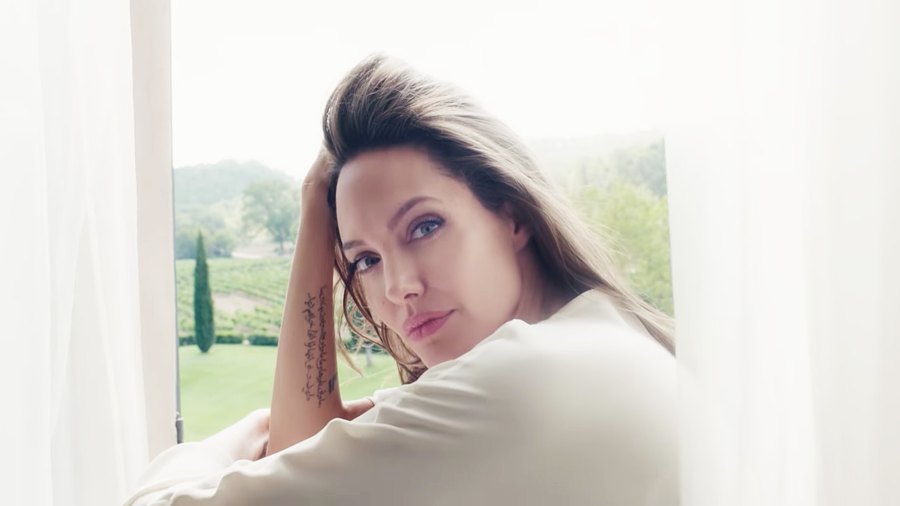 Angelina Jolie Looks Breathtakingly Gorgeous, Happy in New Perfume Ad ...