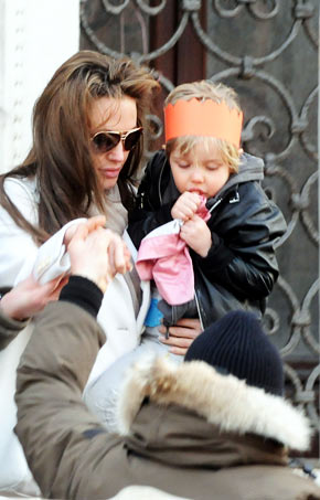 Angelina Jolie: Shiloh, 4, Is "Fascinating" - Us Weekly