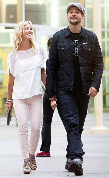 PIC: Jennie Garth Holds Hands With New Man Noah Abrams! - Us Weekly