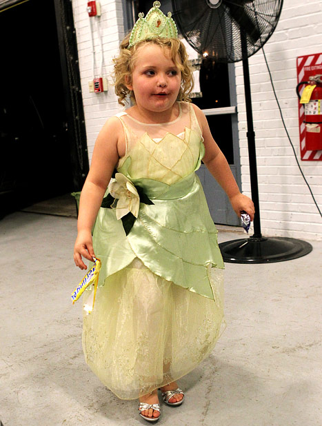 Honey Boo Boo Wears Princess Costume, Hops Into Wrestling Ring - Us Weekly