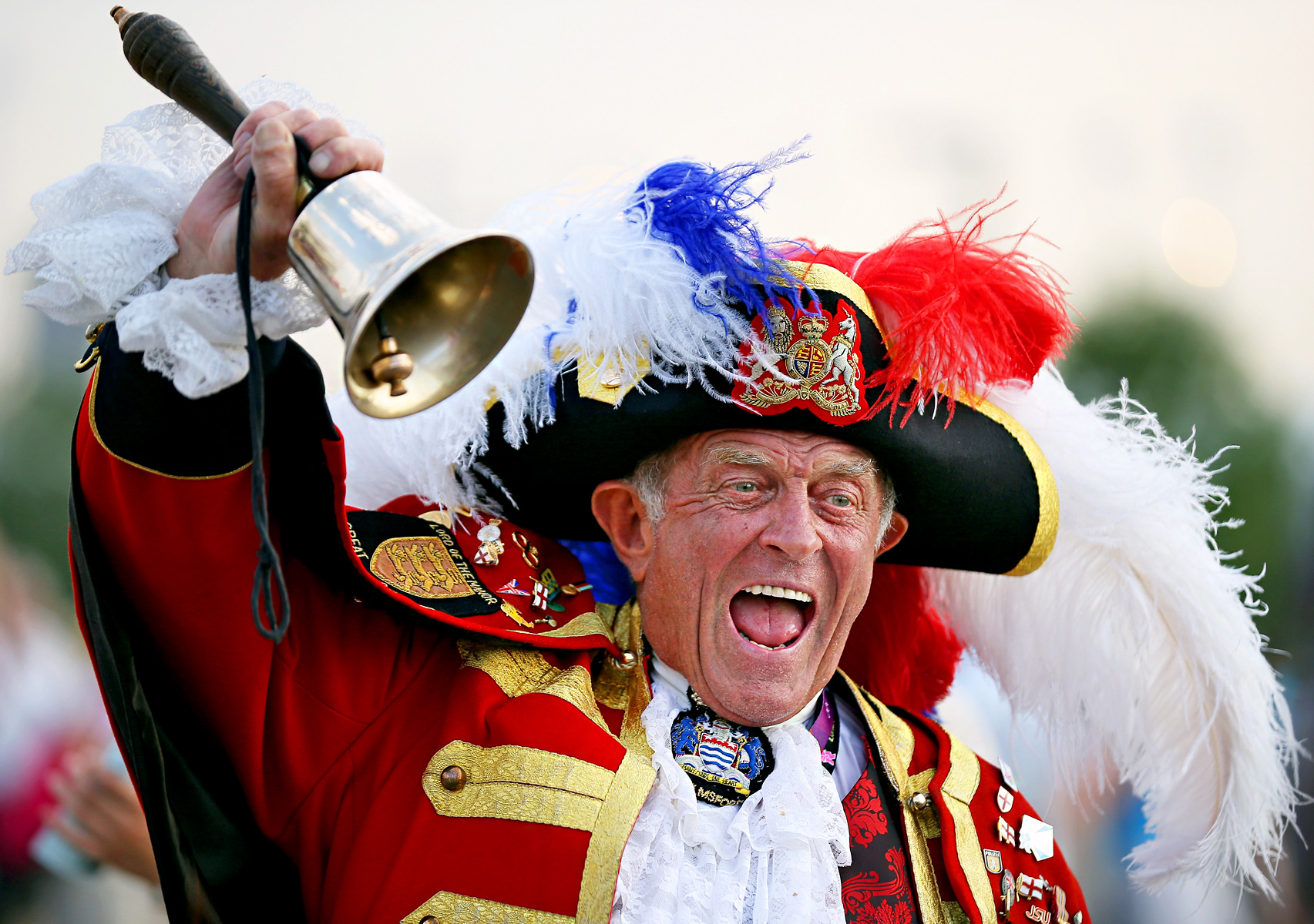 Town Crier "Not Invited" to Announce Royal Birth, "Crashed the Party"