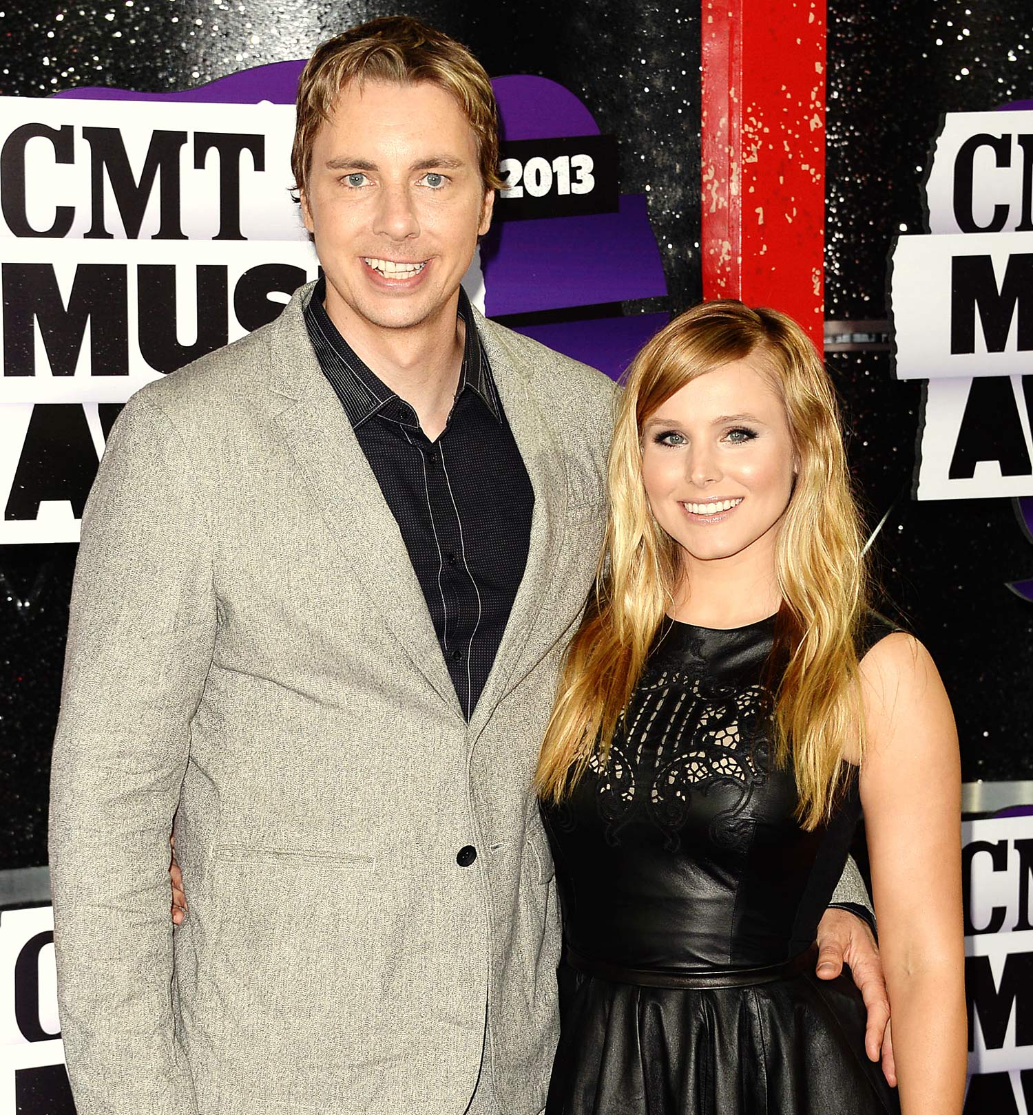 Kristen Bell, Dax Shepard Get Married in "No Frills" Wedding