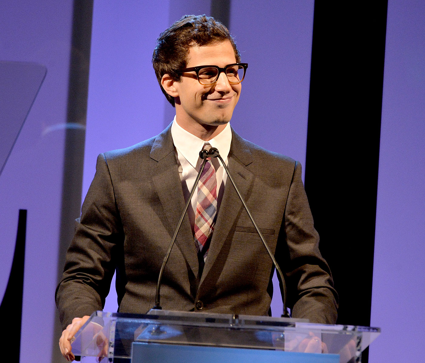 Andy Samberg Mocks Melissa McCarthy's Elle Cover Controversy