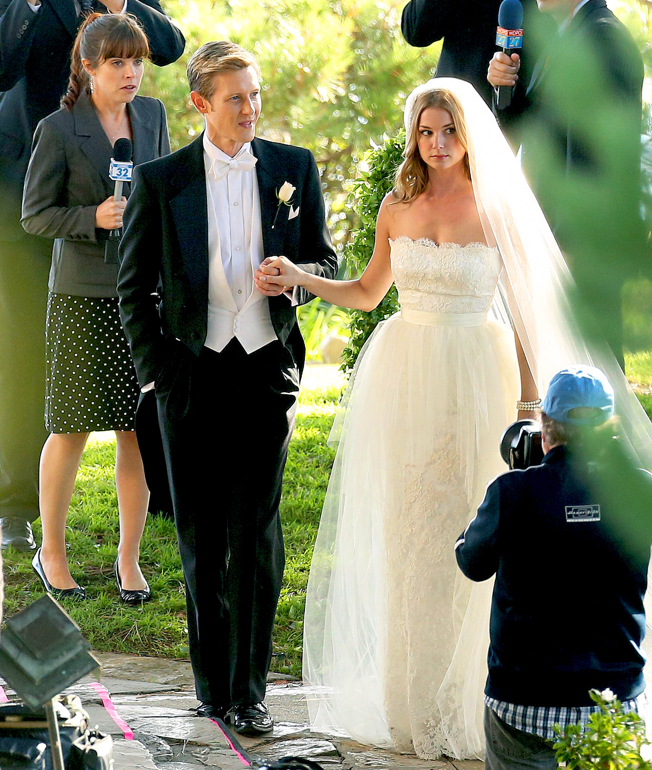 Emily VanCamp Wears a Wedding Dress for Revenge: Picture