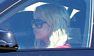 Amanda Bynes Drives a Car After DUI Charges Dropped: Picture