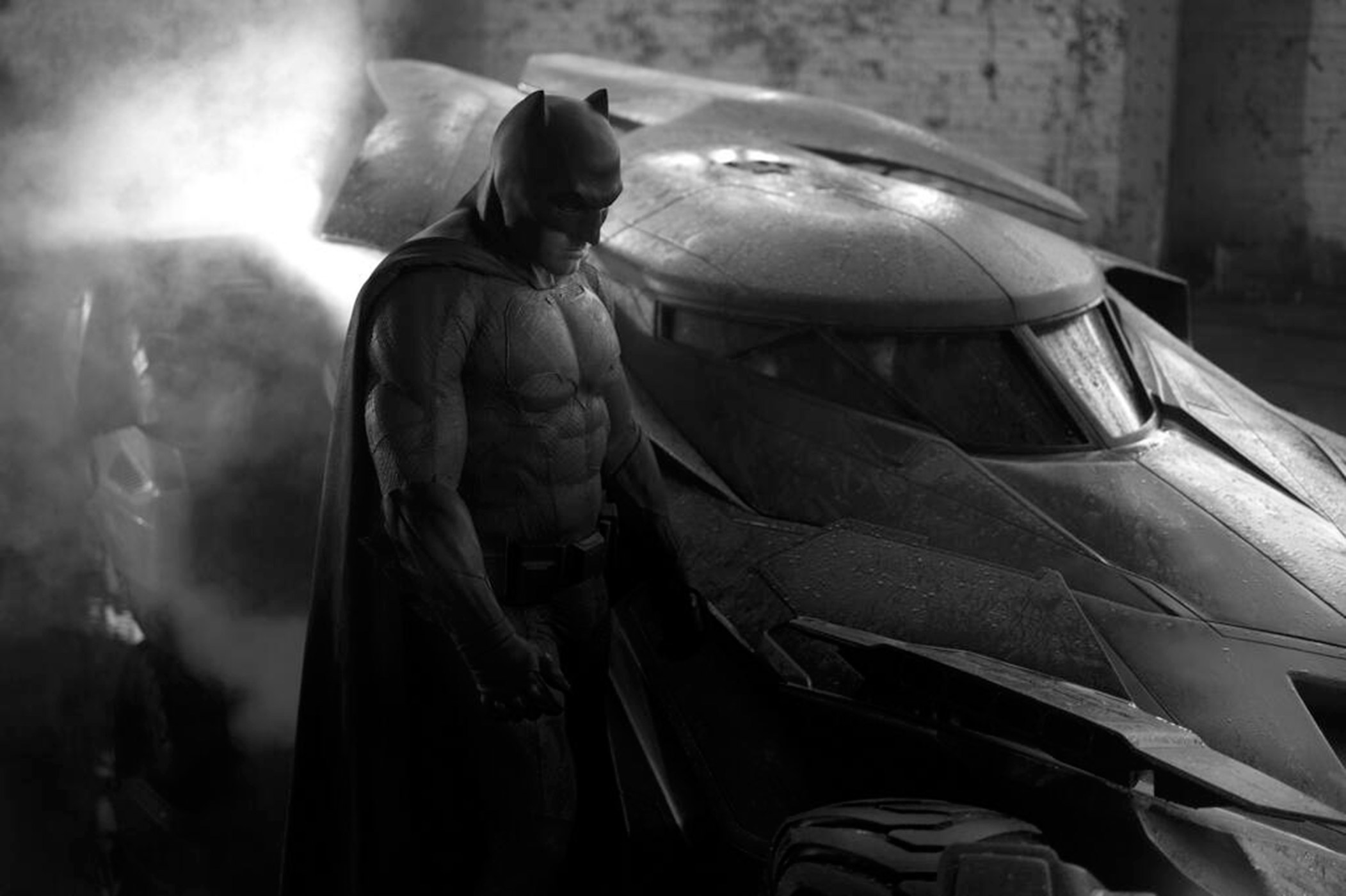 Ben Affleck as Batman: First Picture of Star With Batmobile