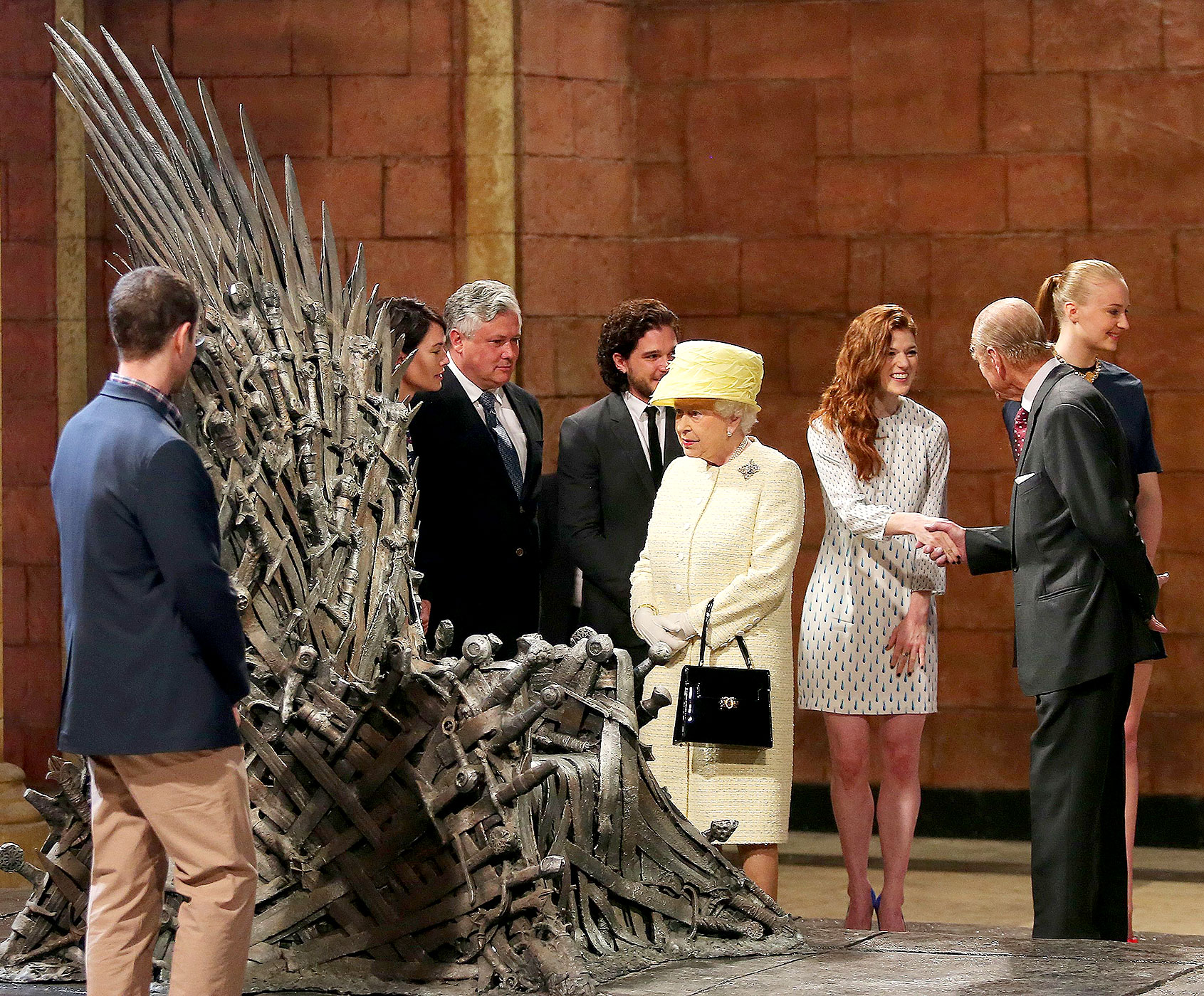 Queen Elizabeth Visits Game of Thrones Set: Cast, Iron Throne Pics