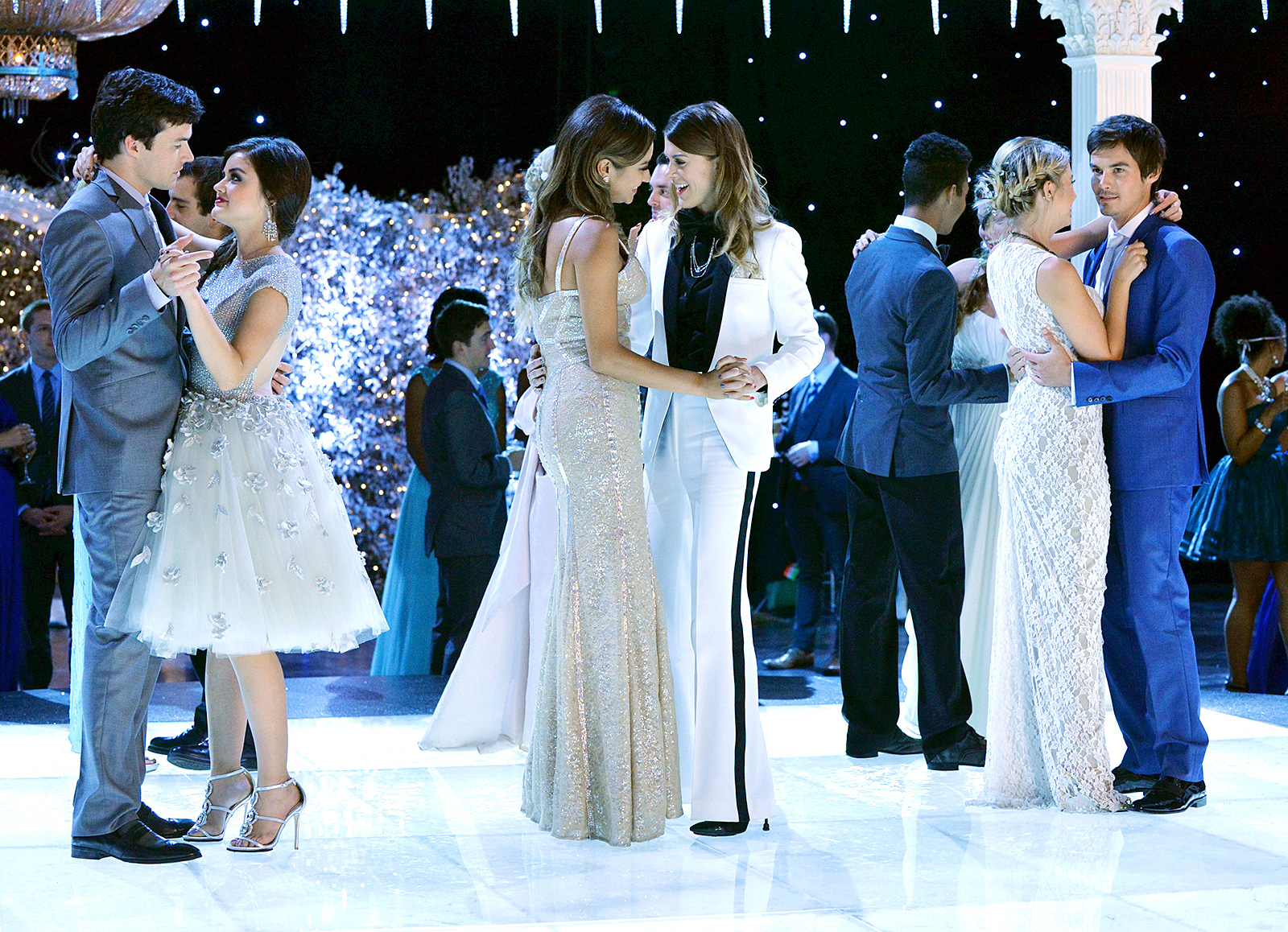 Lucy Hale Teases Pretty Little Liars' "Dramatic" Christmas Special