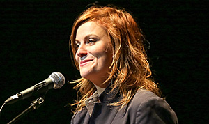 Amy Poehler Unveils New Red Hair Color: Photo