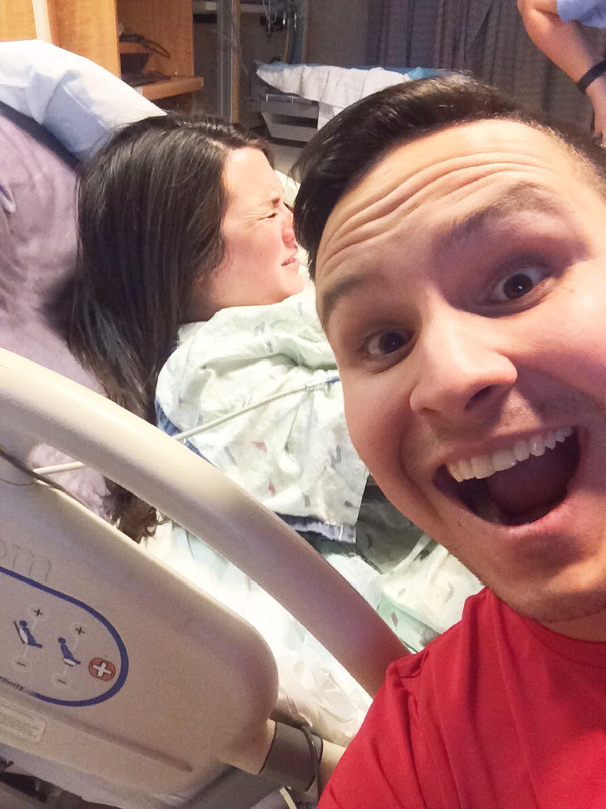 New Dad Snaps Selfie With Wife While She's Giving Birth: Photo