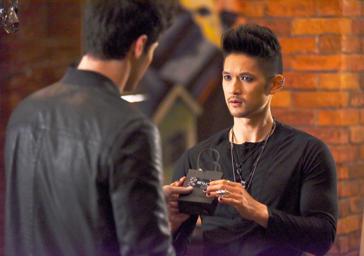 'Shadowhunters' Sneak Peek: Magnus Keeps Secrets From Alec