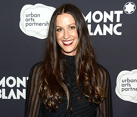 Alanis Morissette Dyes Hair Blonde: Picture