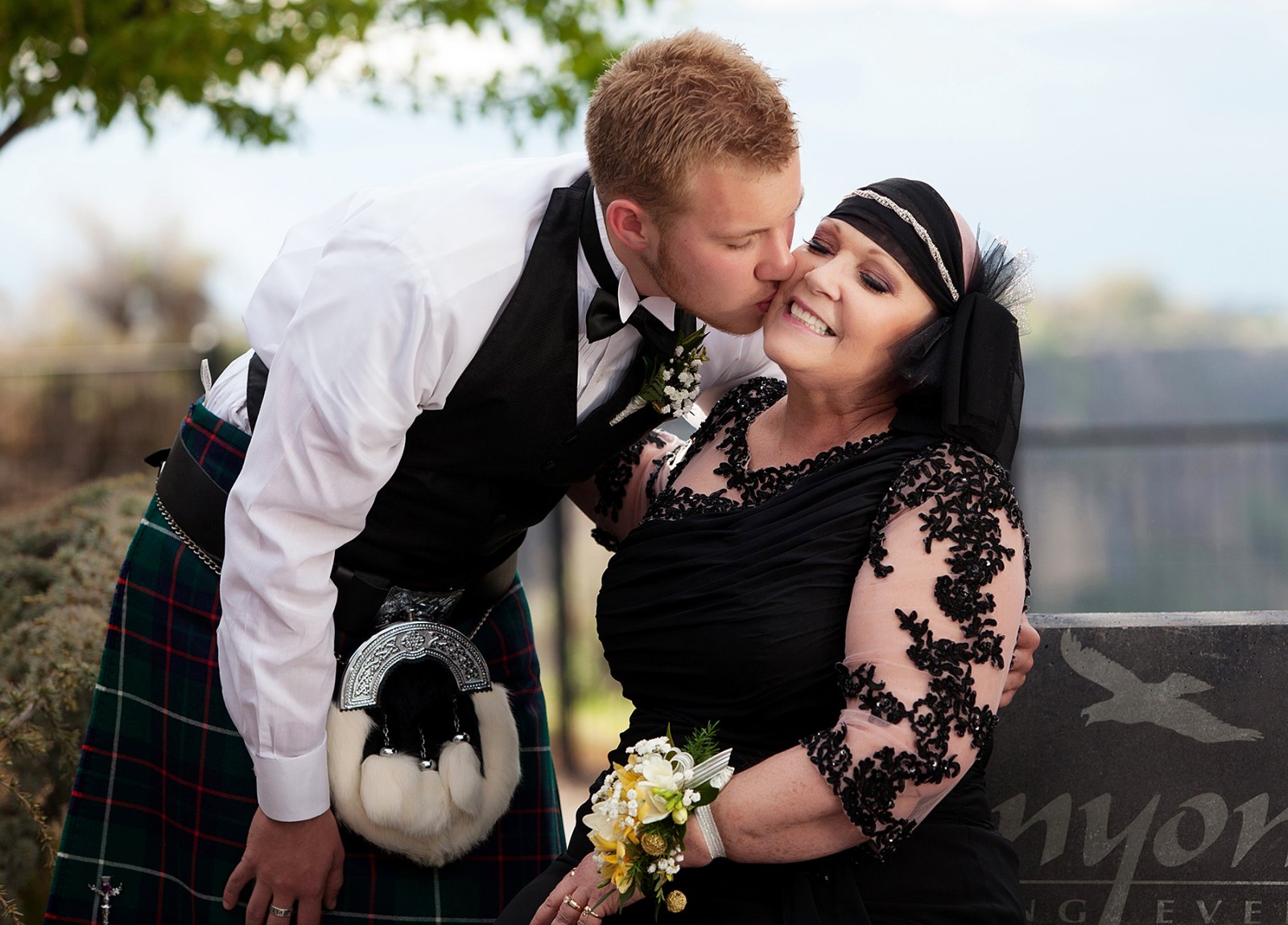 Teen Takes His Terminally Ill Mom to Prom