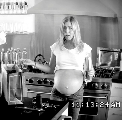 See Jennifer Aniston With a Baby Bump! - Us Weekly