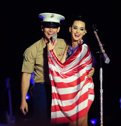 Memorial Day: Katy Perry Recreates Iconic Times Square Kiss With Sailor ...