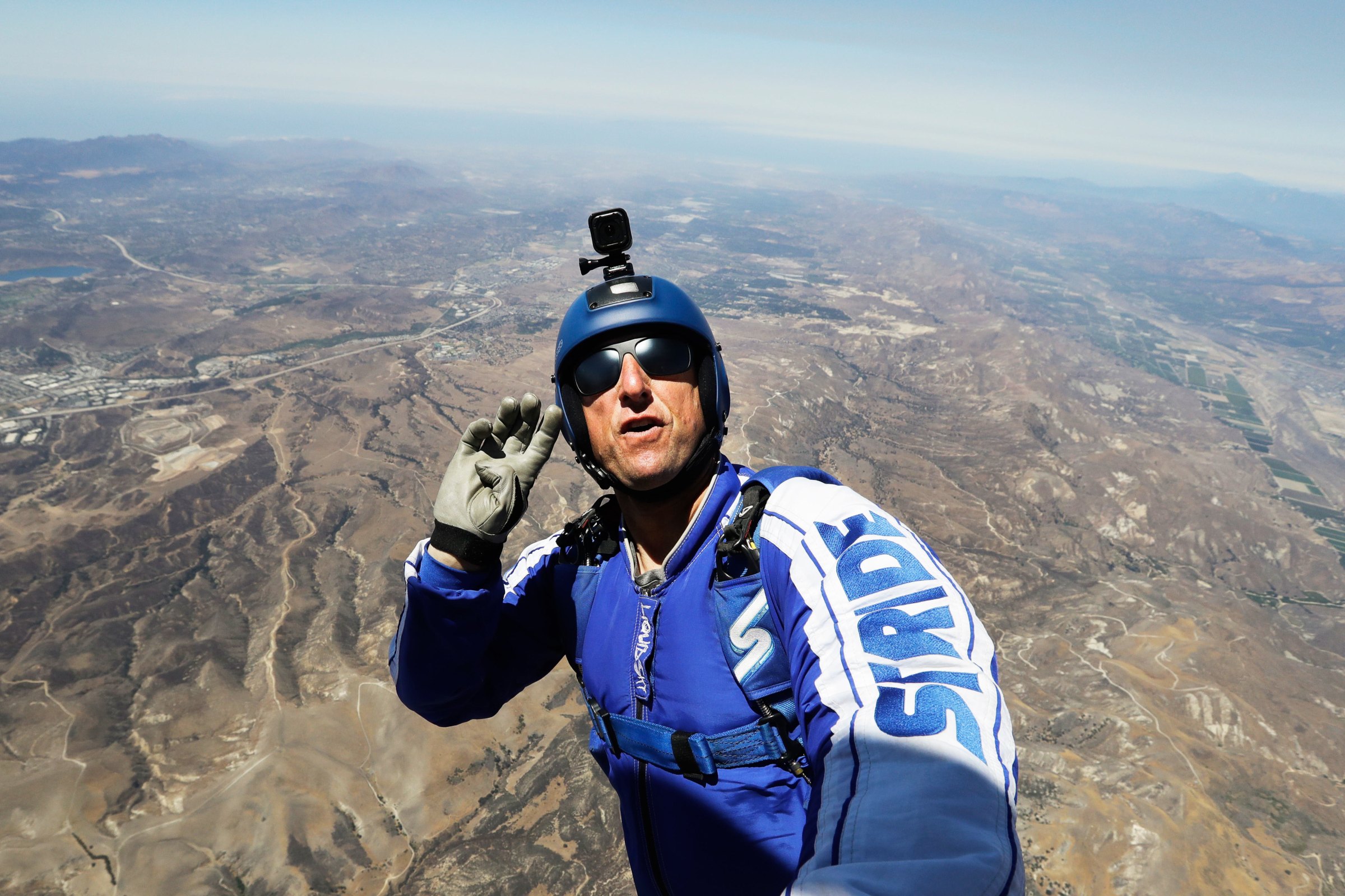 Skydiver Luke Aikins Jumps 25,000 Feet Without a Parachute