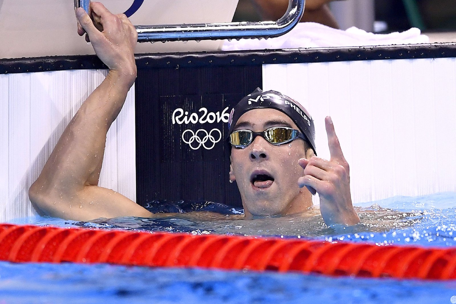 Michael Phelps Finger Wags After Winning 20th Olympic Gold Medal